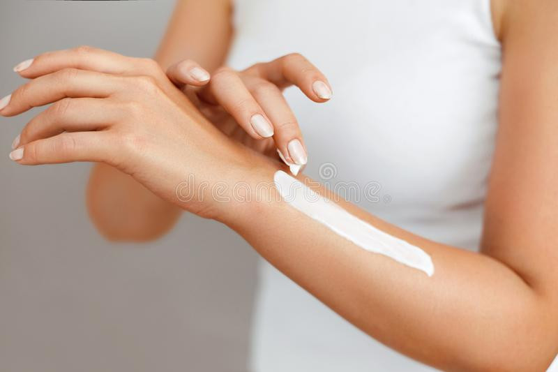 Calamine - How it Works, Contraindications, Side Effects | AI Care
